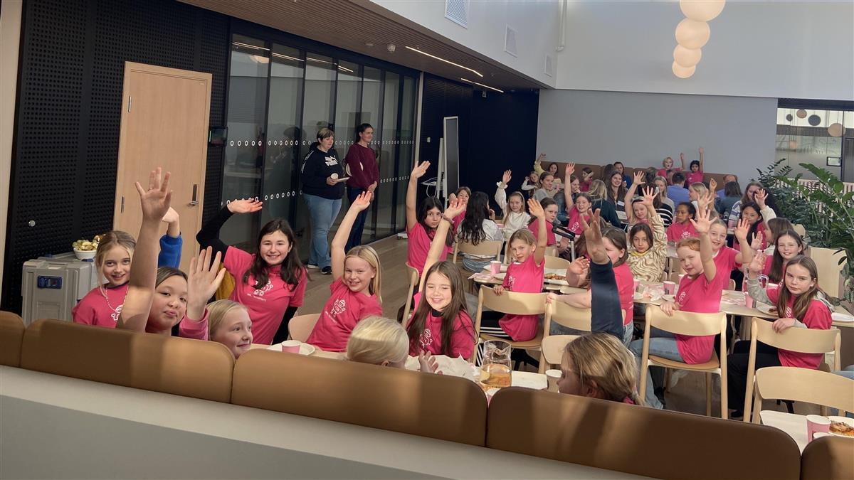 Girl Tech Fest i Brattvåg - Ålesundsbiblioteka